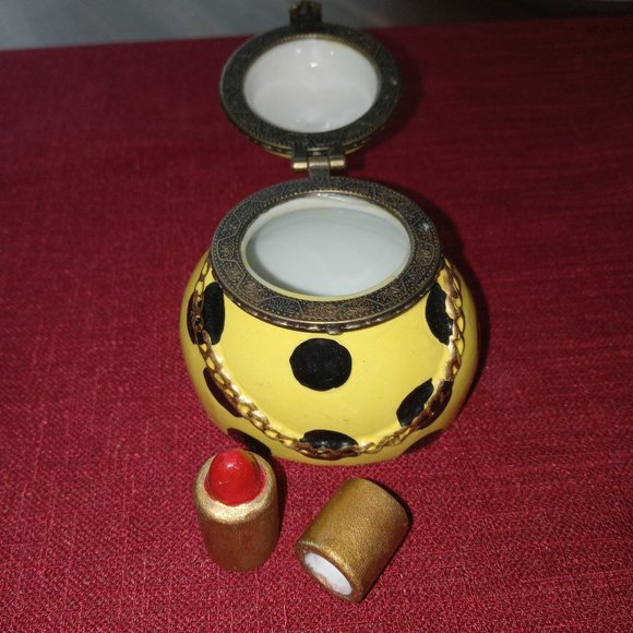 Accents | Vintage Hinged Boxes With Tiny Trinkets Collectibles | Poshmark